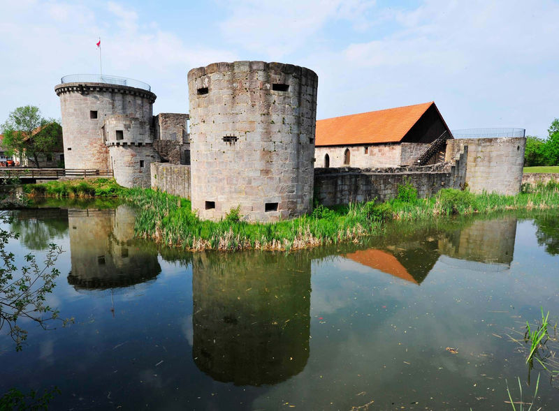 Wasserburgruine mit Jagdschloss Friedewald | GrimmHeimat NordHessen