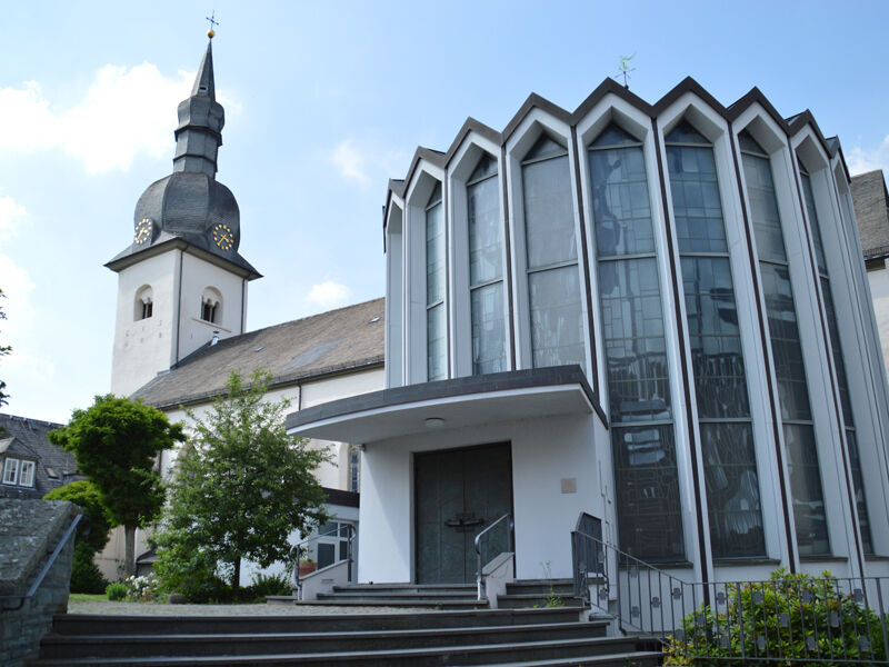 Pfarrkirche St. Walburga mit Schatzkammer | Sauerland