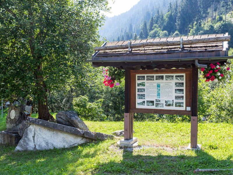 Gedenkstätte Bergsturz, Tavanasa | Surselva